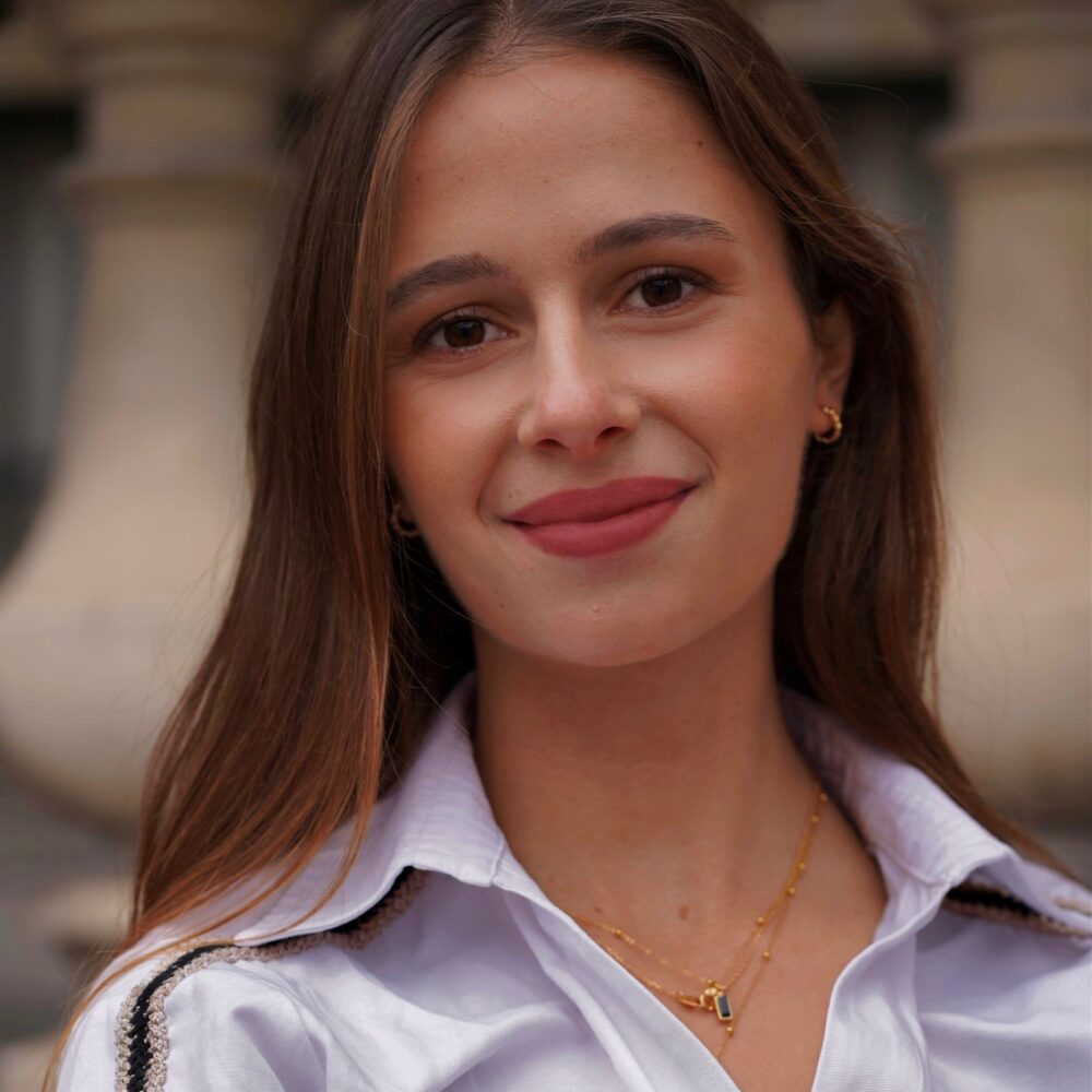 Meora Paris - Frauegschichte
